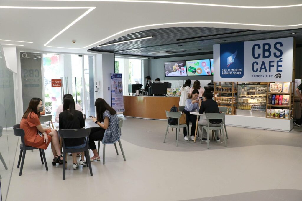 ท่านคณบดี ร่วมกับ ทีมงาน PT เข้าตรวจความเรียบร้อยที่ CBS CAFE – Marketing Department